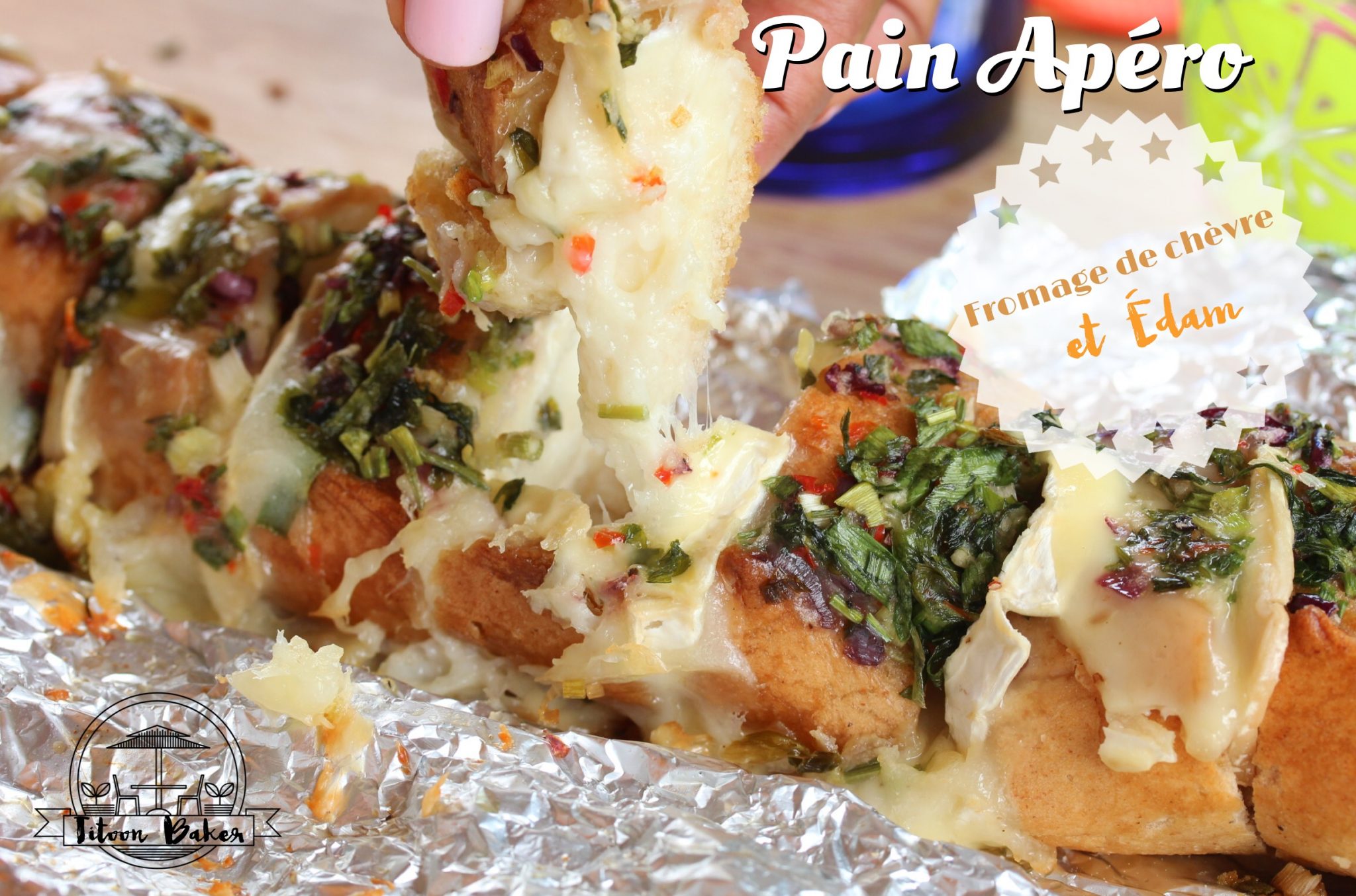 Un pain fourré au fromage et aux herbes, idéal pour l'apéro