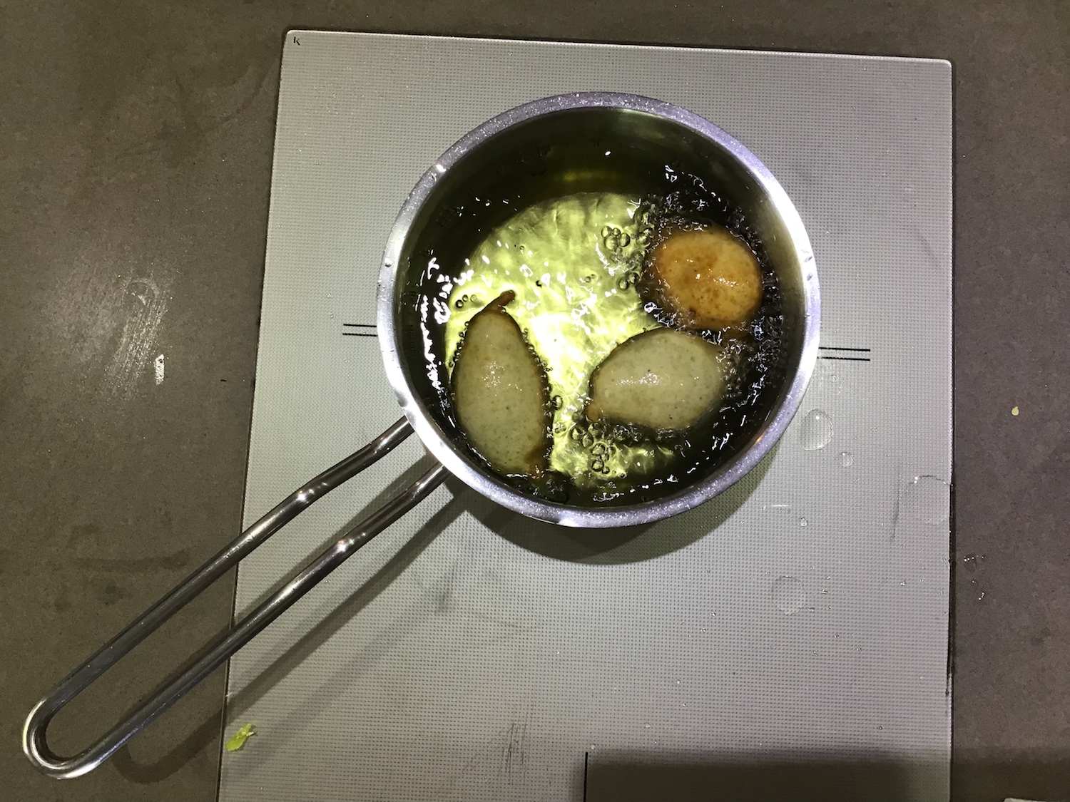 Recette des beignets de piments doux farcis aux crevettes - Tatie Maryse
