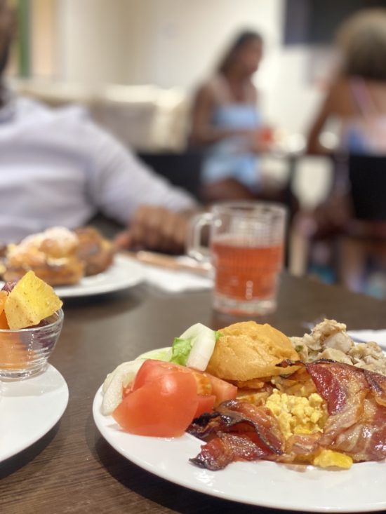 Buffet brunch en Martinique : brunch à volonté au Salon Jambette